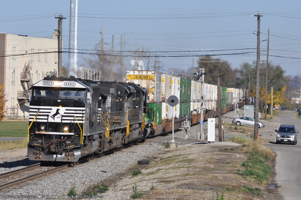 NS 6983 On NS 215 Eastbound